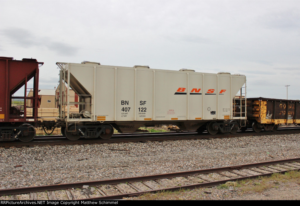 BNSF 2 Bay Covered Hopper